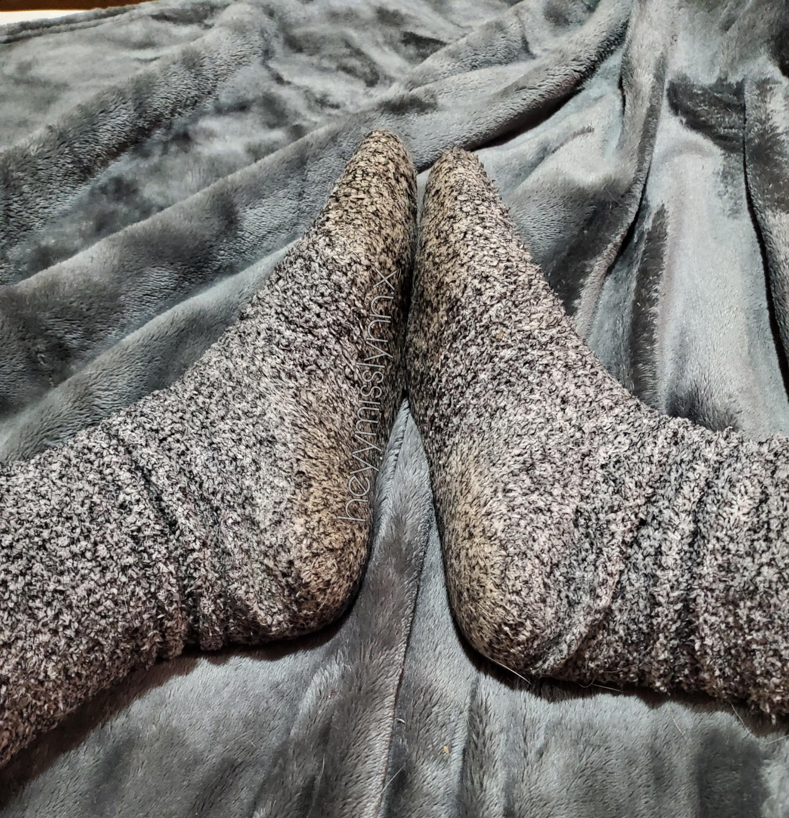 [Selling](USA) I love a good fair of fuzzy, thick socks but my feet sweat SO easily in them ...