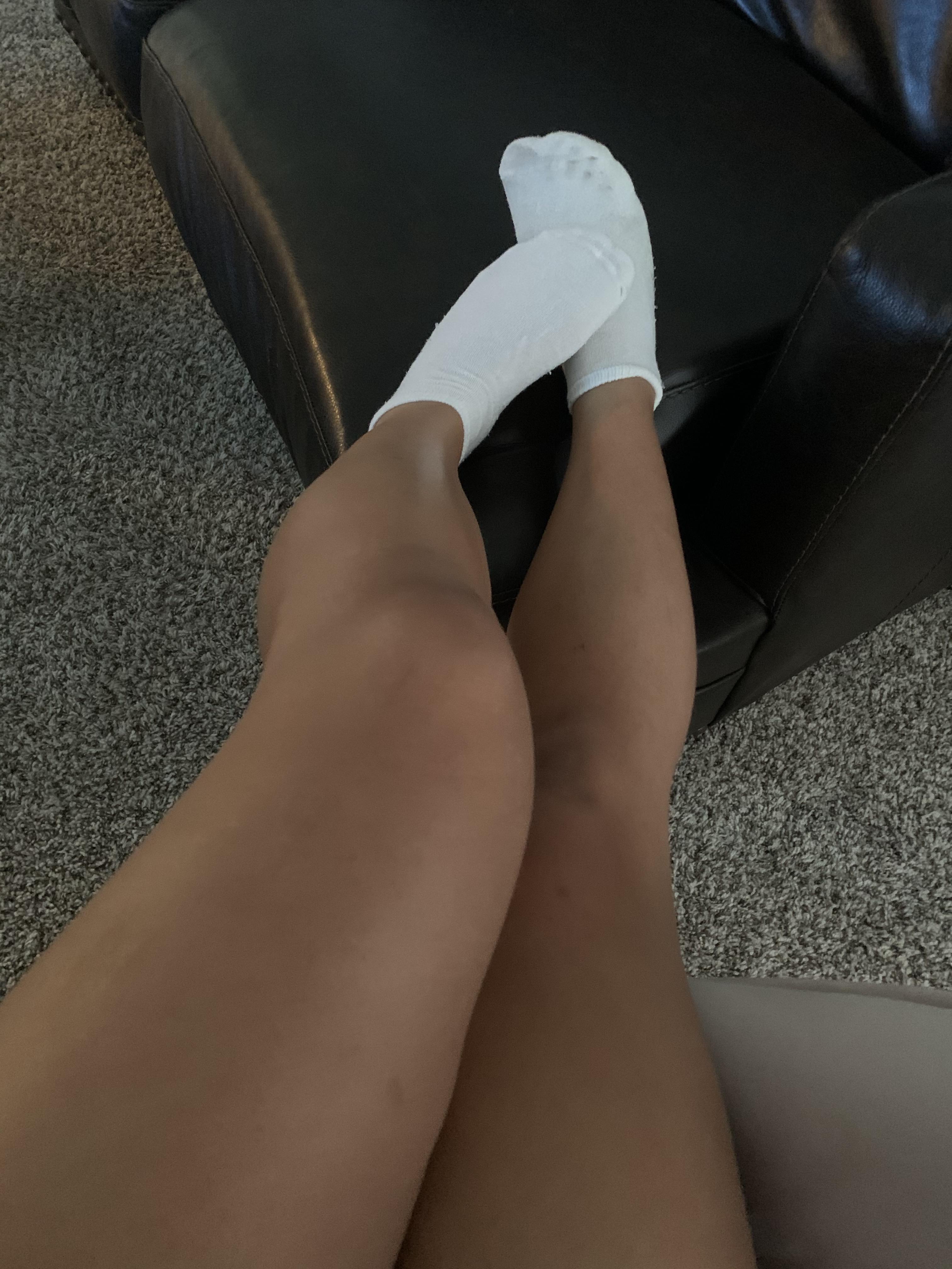 [selling] who wants my yummy workout socks 🧚🏽 | Scrolller