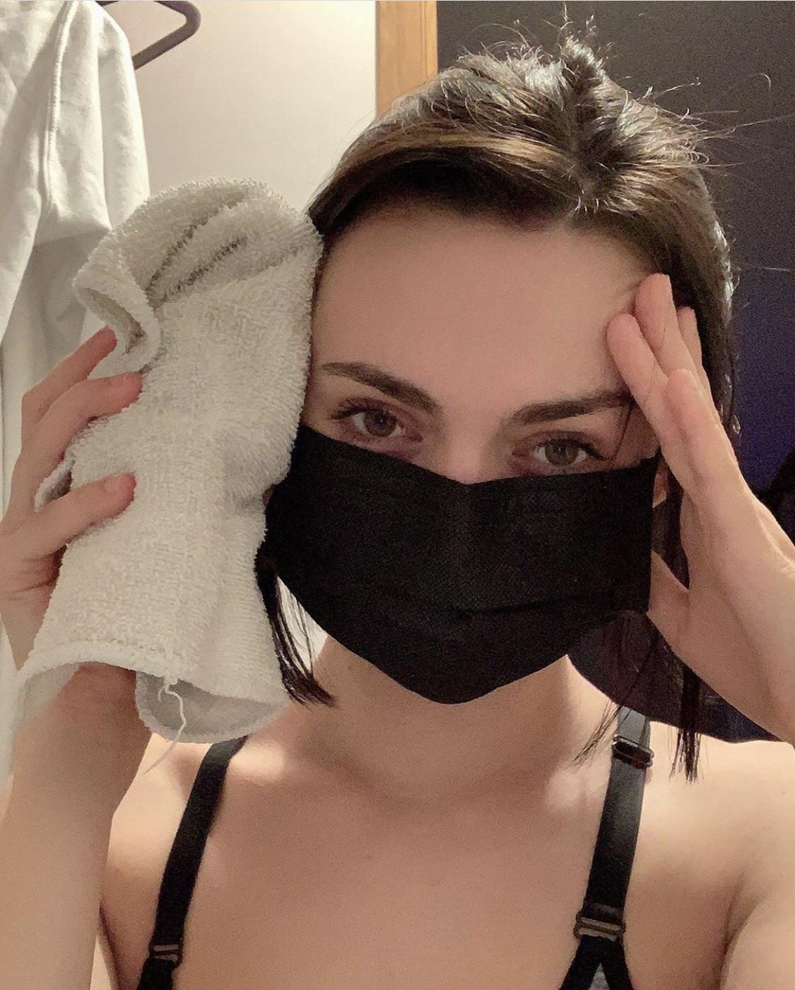 Sending her virtual hugs 🤗 | Scrolller