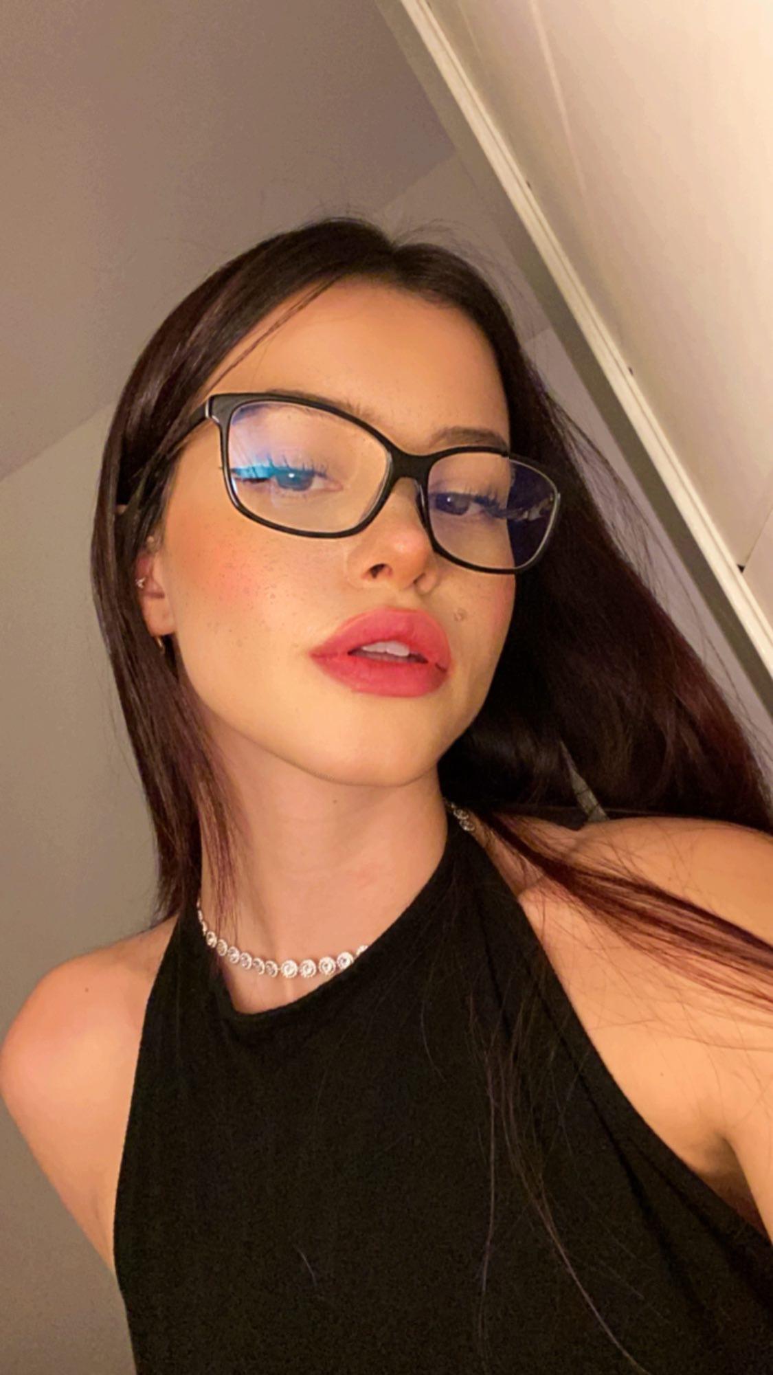 Sensual look | Scrolller