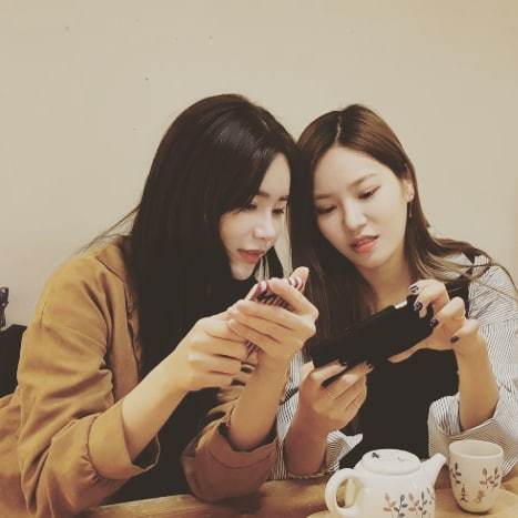 Seo sisters | Scrolller