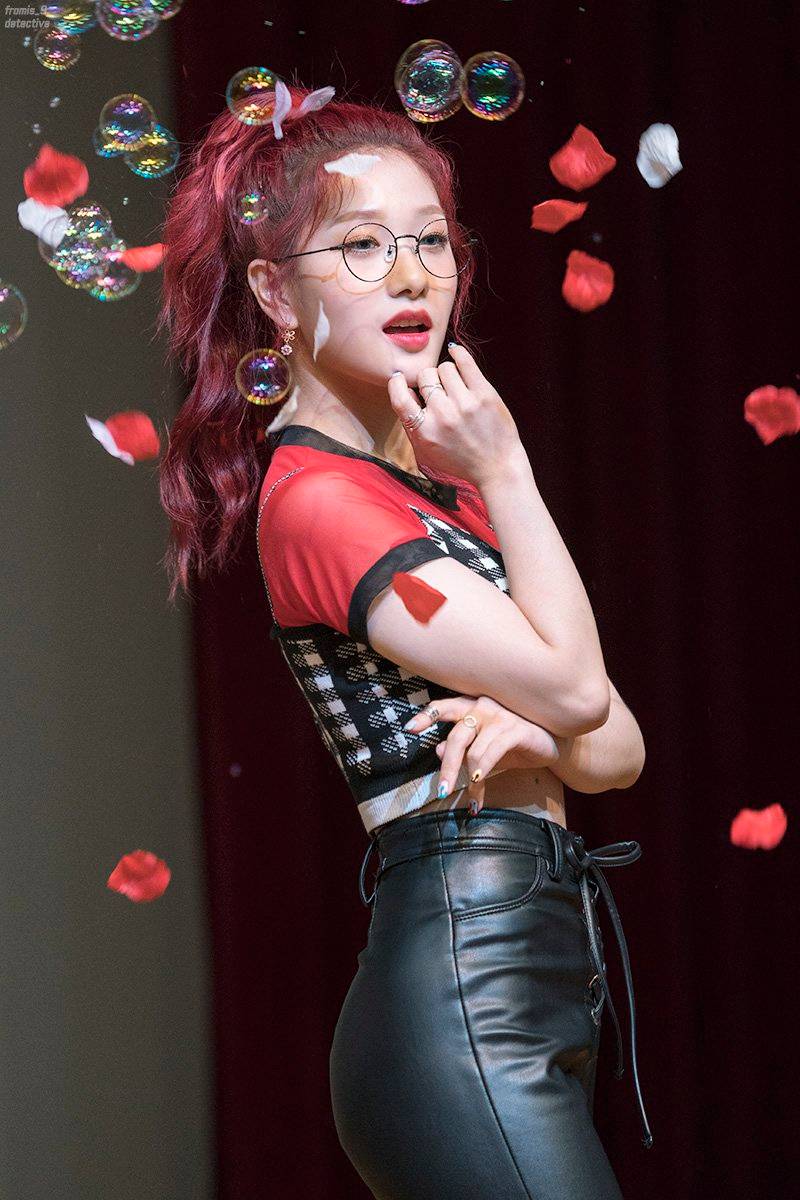 Seoyeon | Scrolller