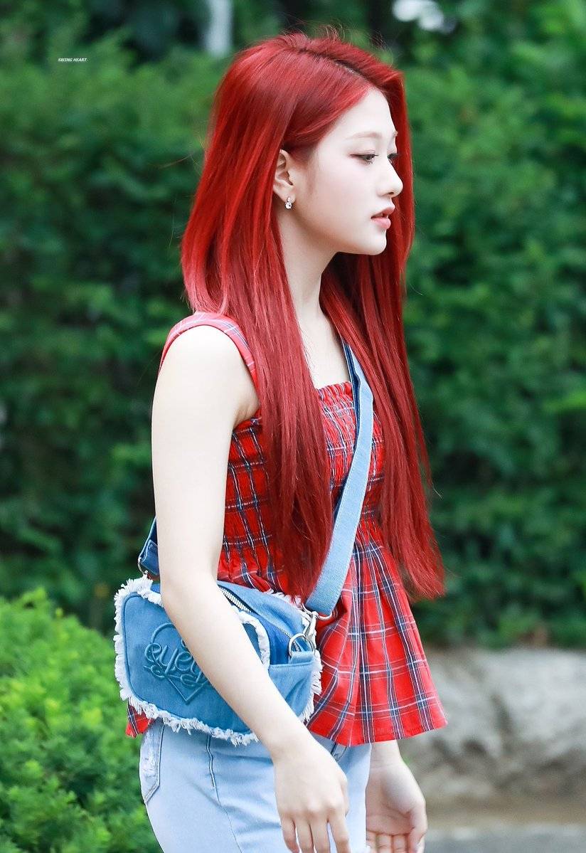Seoyeon's matching hair and top | Scrolller