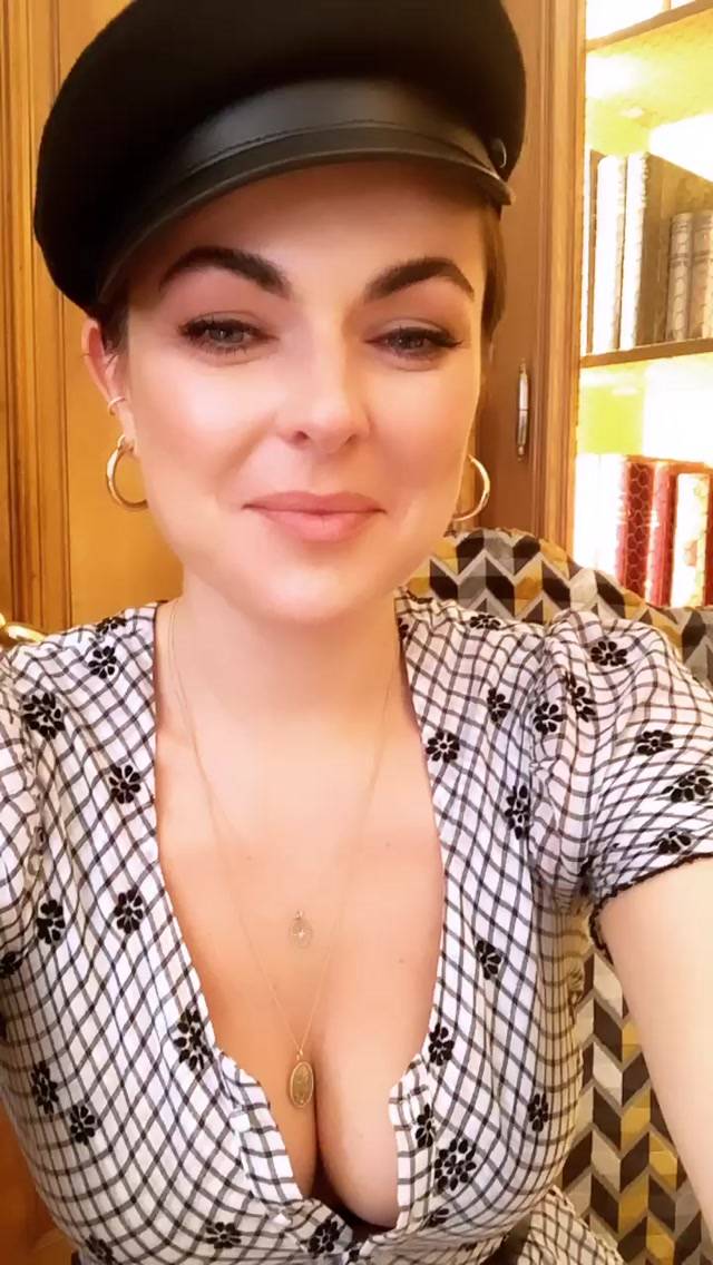 Serinda Swan | Scrolller