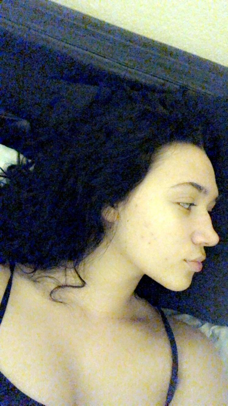 Serving you a bare wave from bed ~~ 15F | Scrolller