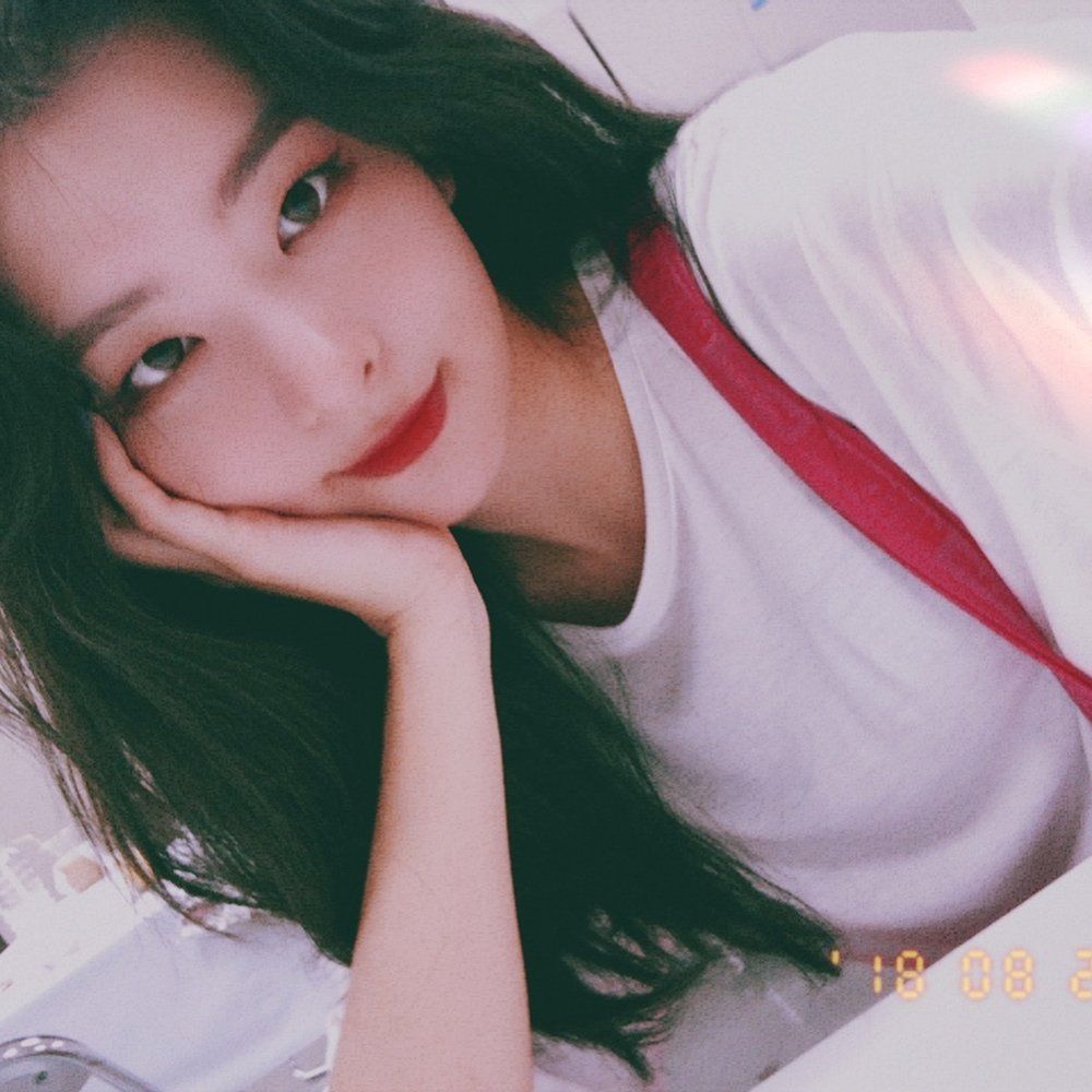 Seulgi Selca | Scrolller