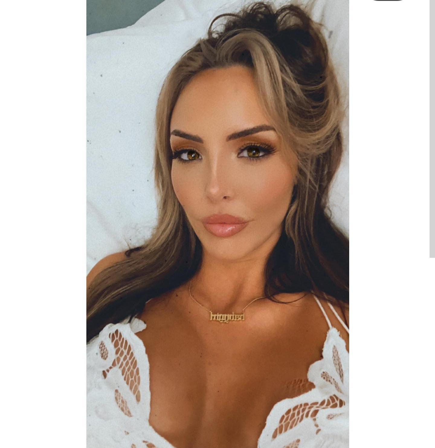 Sexy Cassie | Scrolller