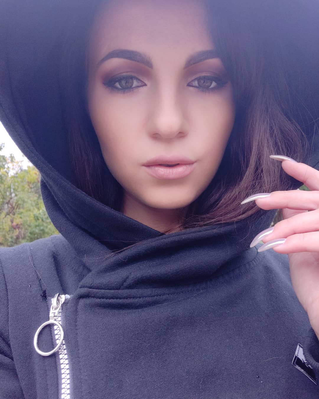 Sexy Eyes And Kissable Lips Scrolller