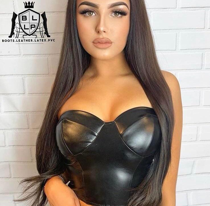 Sexy girl wearing a bustier | Scrolller