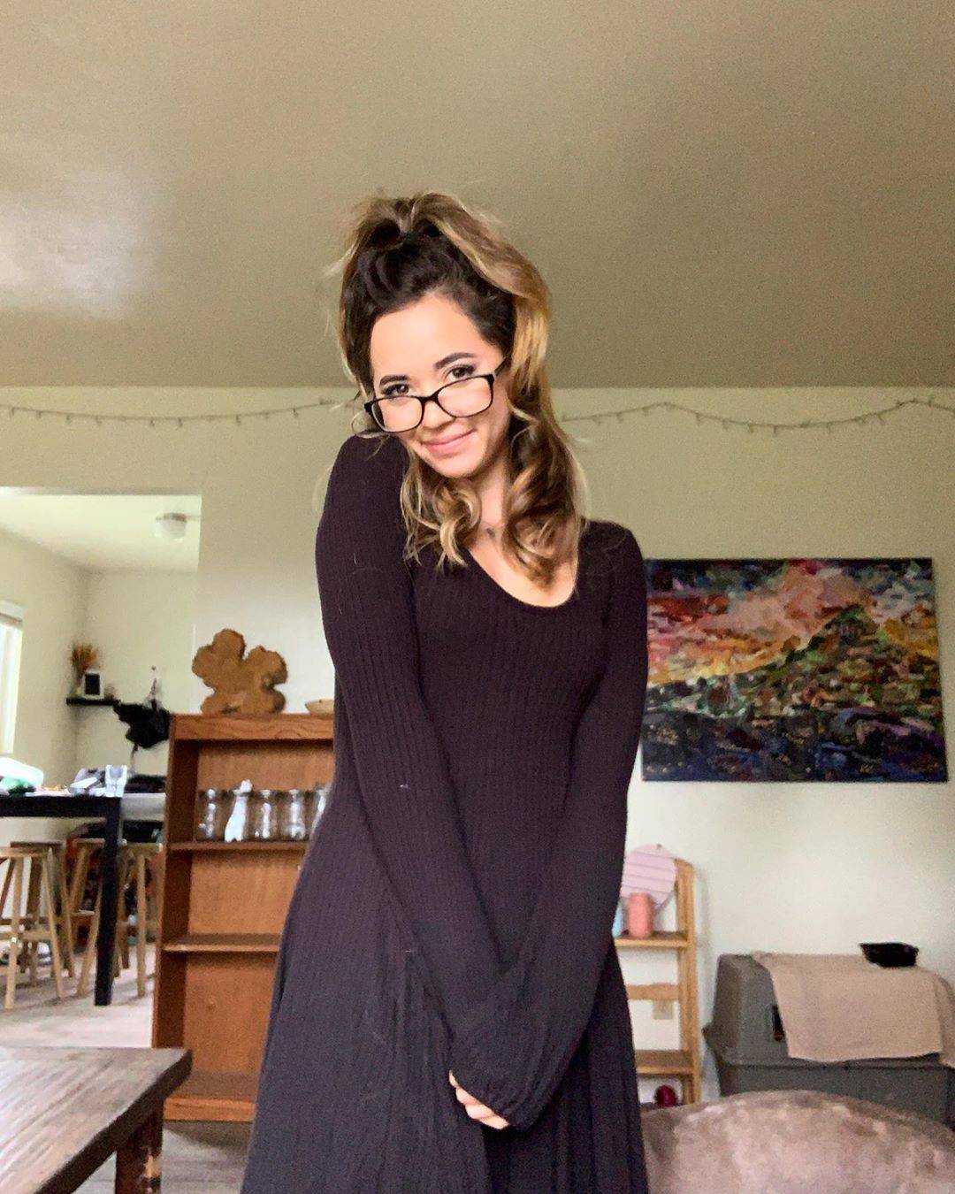 Sexy librarian 🤤 | Scrolller