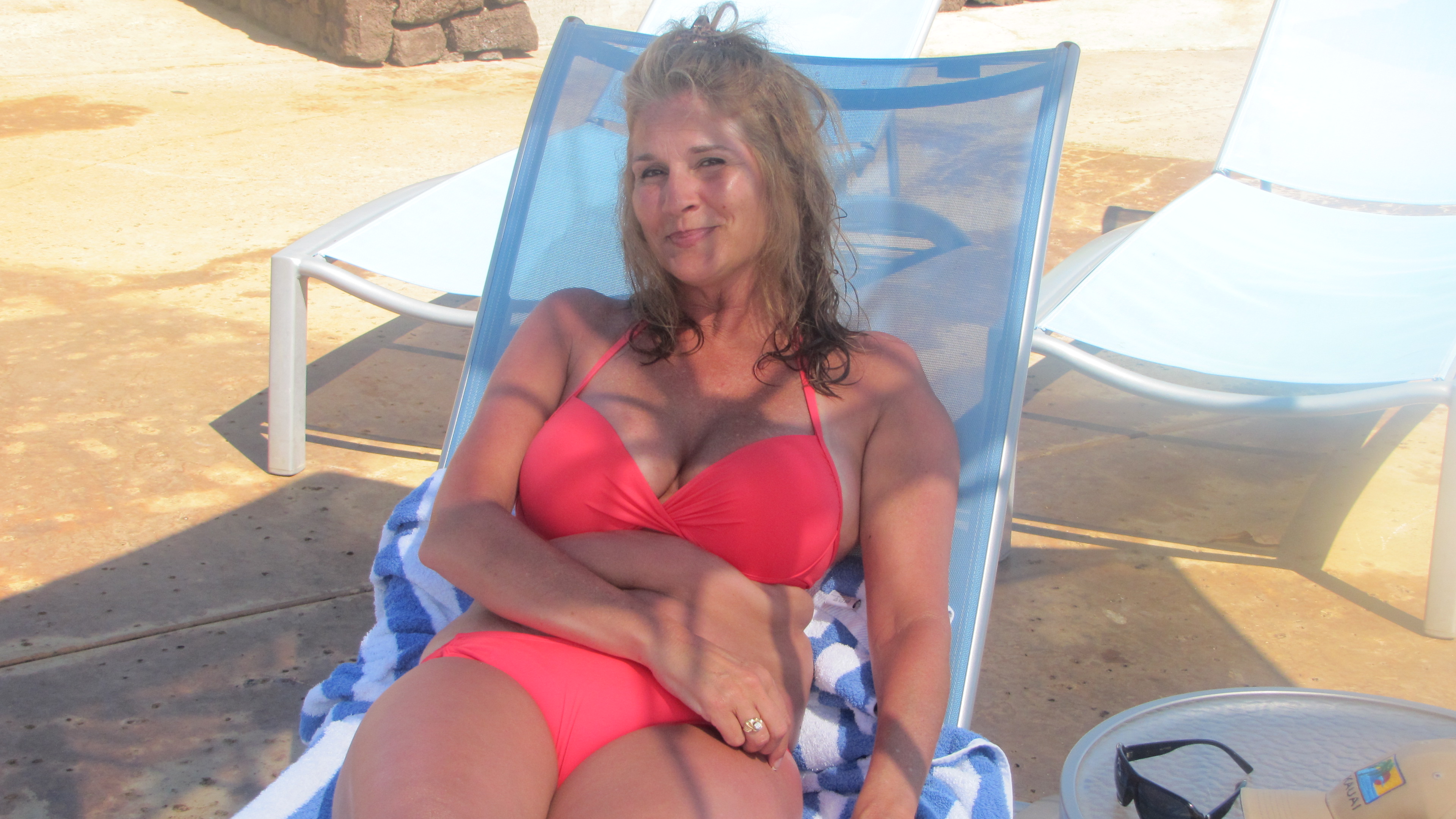 Sexy Milf In Bikini Scrolller