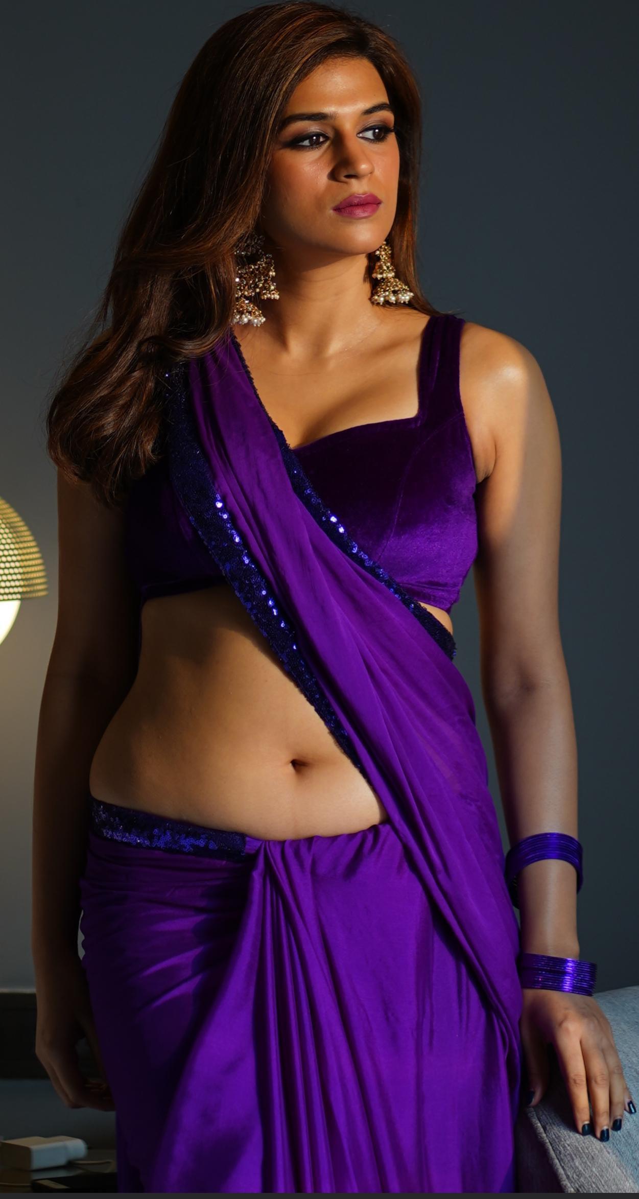 Sexy navel queen Sharaddha Das | Scrolller