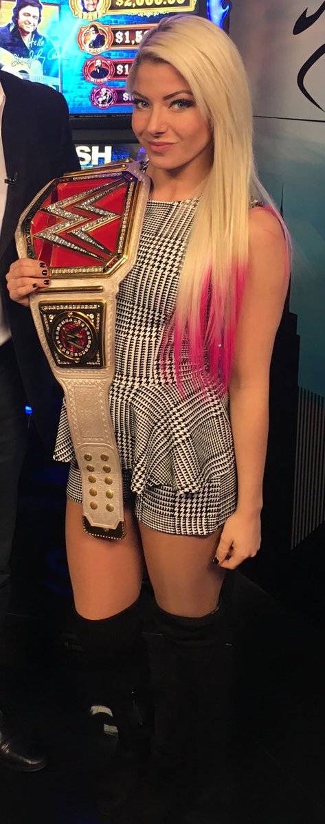 Sexy outfit | Scrolller