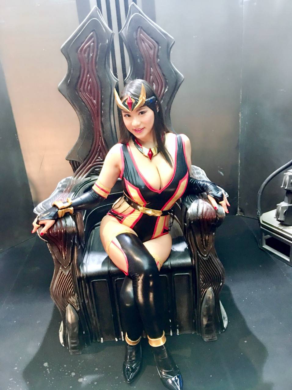 Sexy Queen | Scrolller