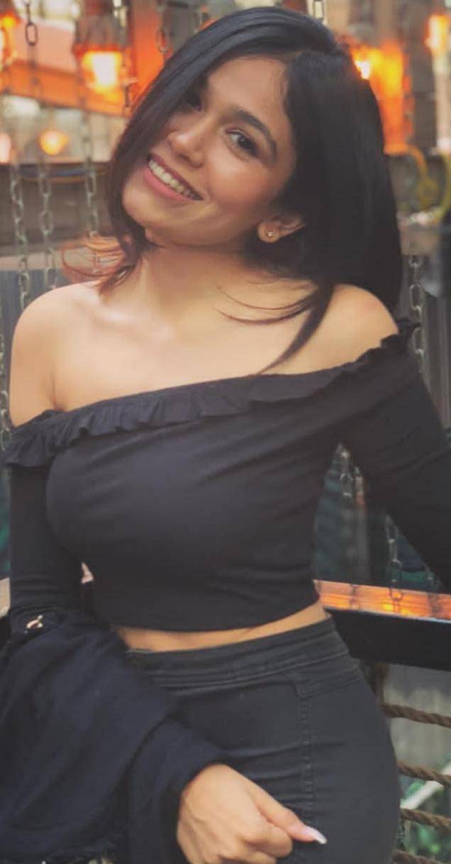 Sexy sis. Look at that soft midriff | Scrolller