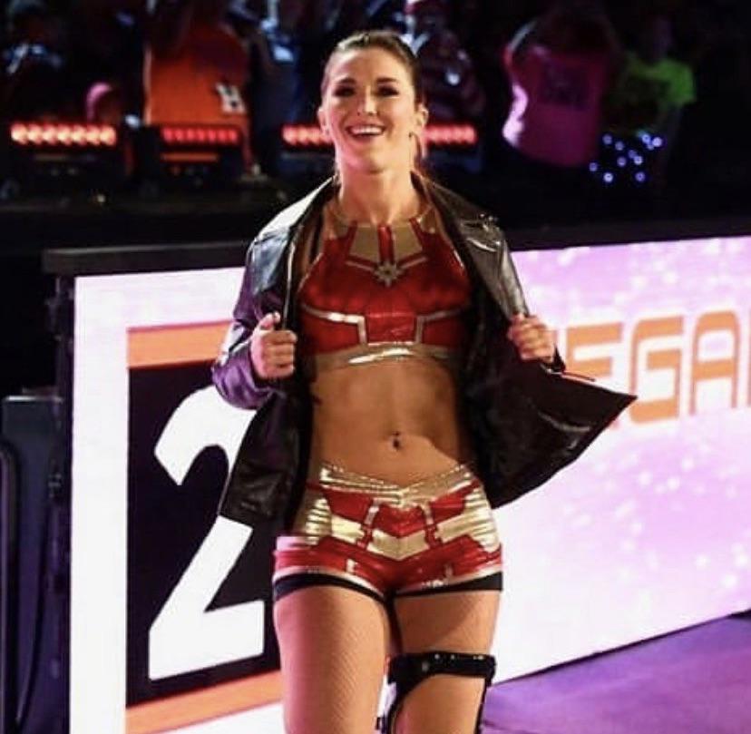 Tegan Nox 💛 | Scrolller