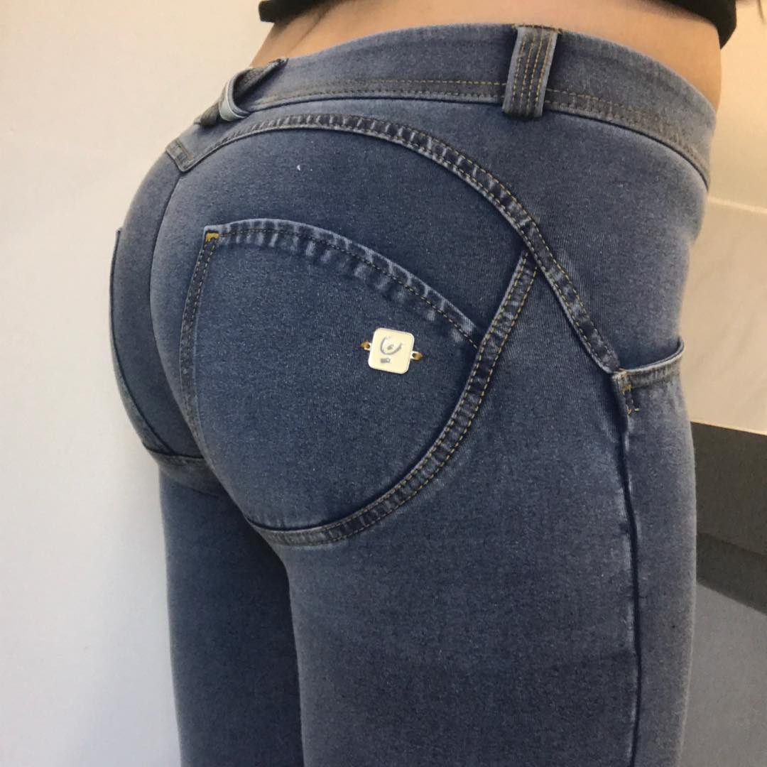 Sexy tight jeans! | Scrolller