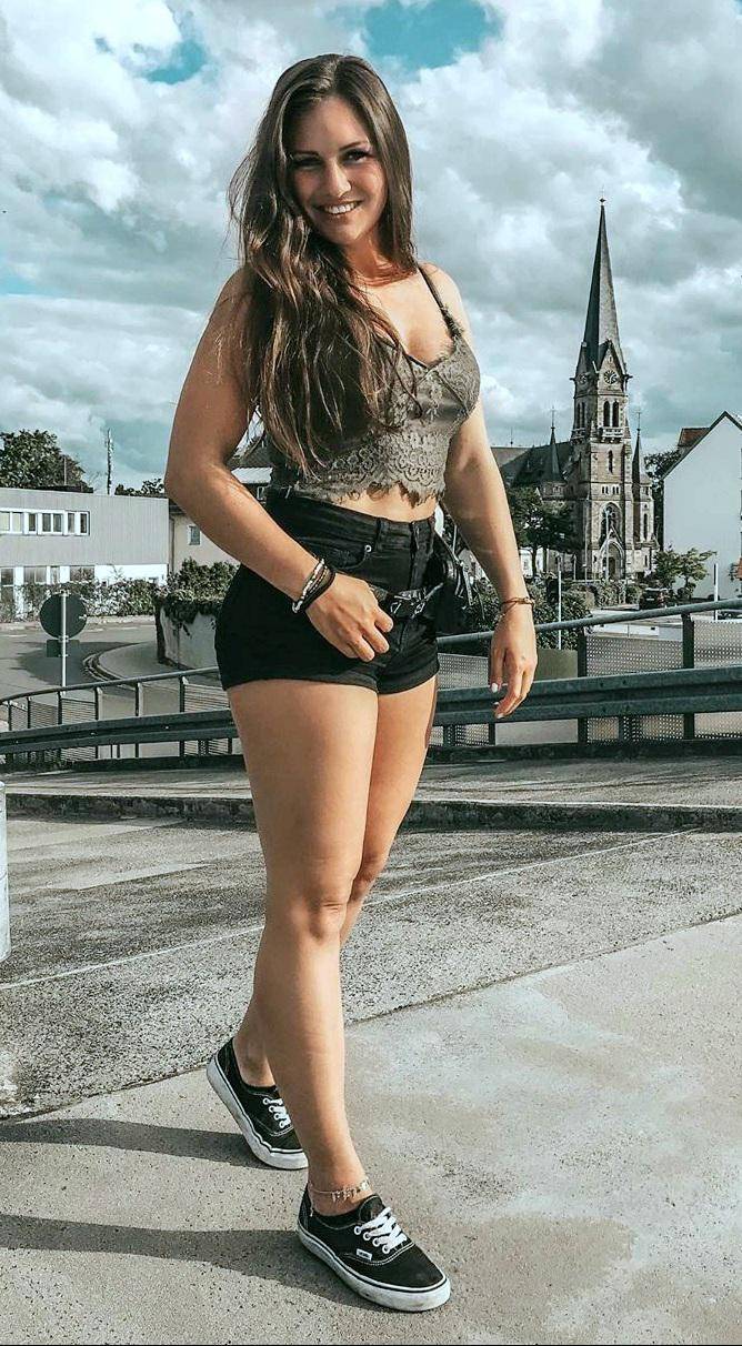 Sexy Vans wearing skater girl Katjawho on IG | Scrolller