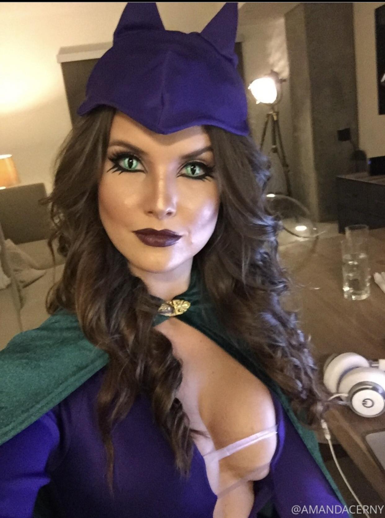 Sexy Witch | Scrolller