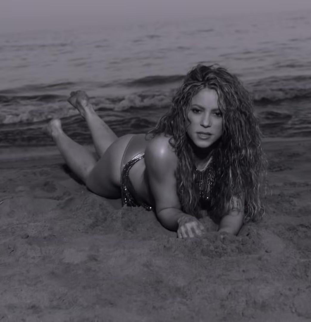 Shakira | Scrolller
