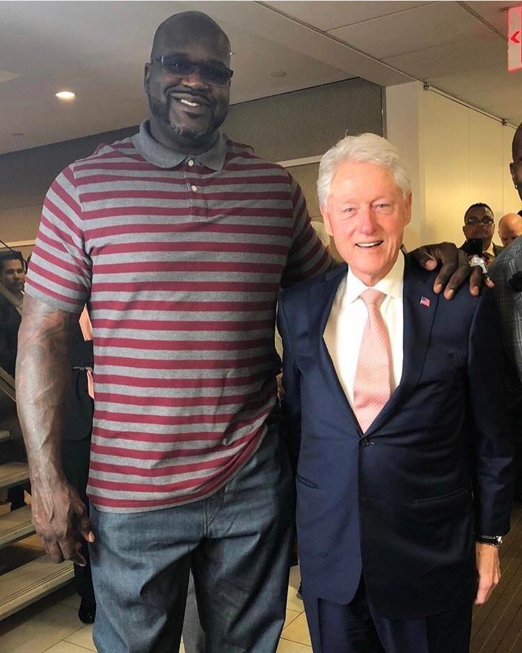 Shaq holding Bill Clinton | Scrolller