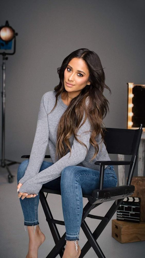 Shay Mitchell | Scrolller