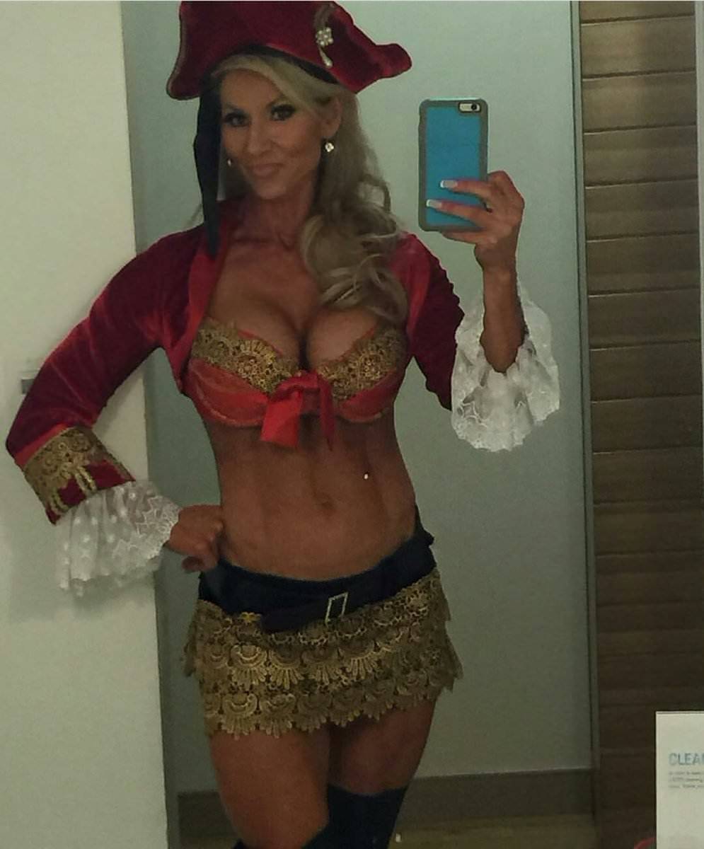 She can jolly my roger! | Scrolller