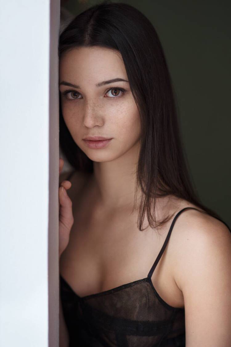 She caught you watching her get dressed, now she wants you to finish what you started | Scrolller