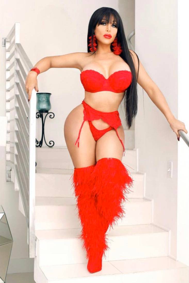 She comes down my stairs like that and I’m going to turn her around and bend her over! | Scrolller