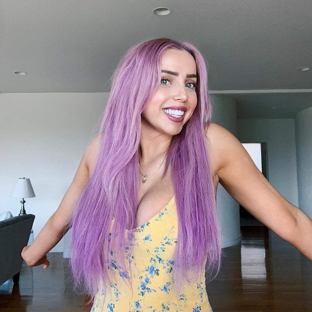 She is so damn hot | Scrolller