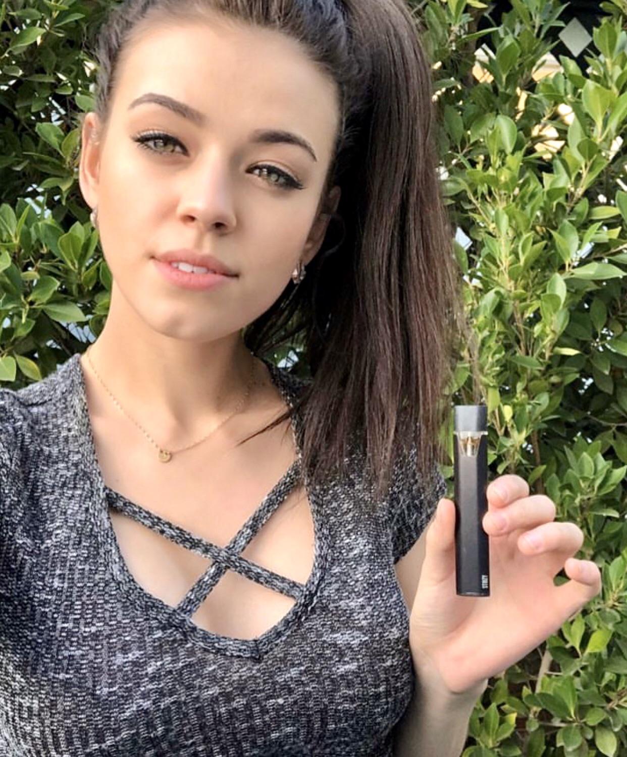 She is the MOST beautiful Stonergirl Ever!!🌱 | Scrolller