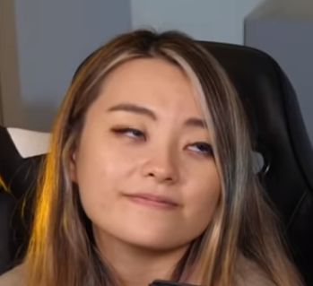 She looks very high in this frame | Scrolller