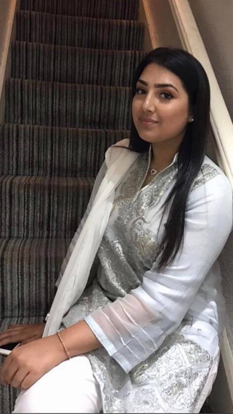 She makes me hard | Scrolller