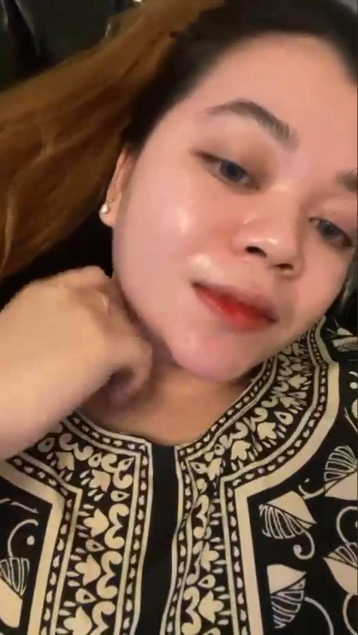 She makes me horny 💦 | Scrolller