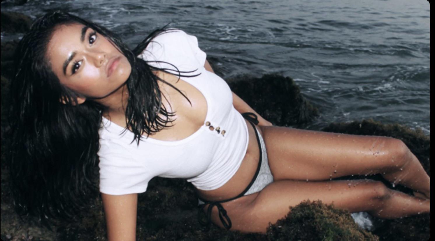 She makes me so hard everytime | Scrolller