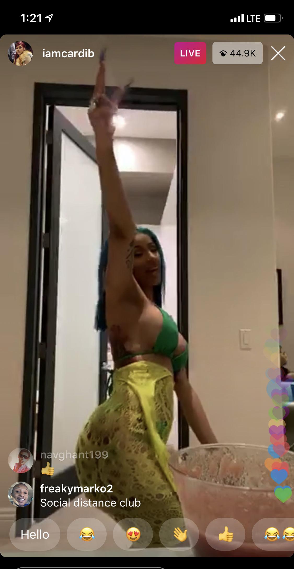 She’s drunk on IG live | Scrolller