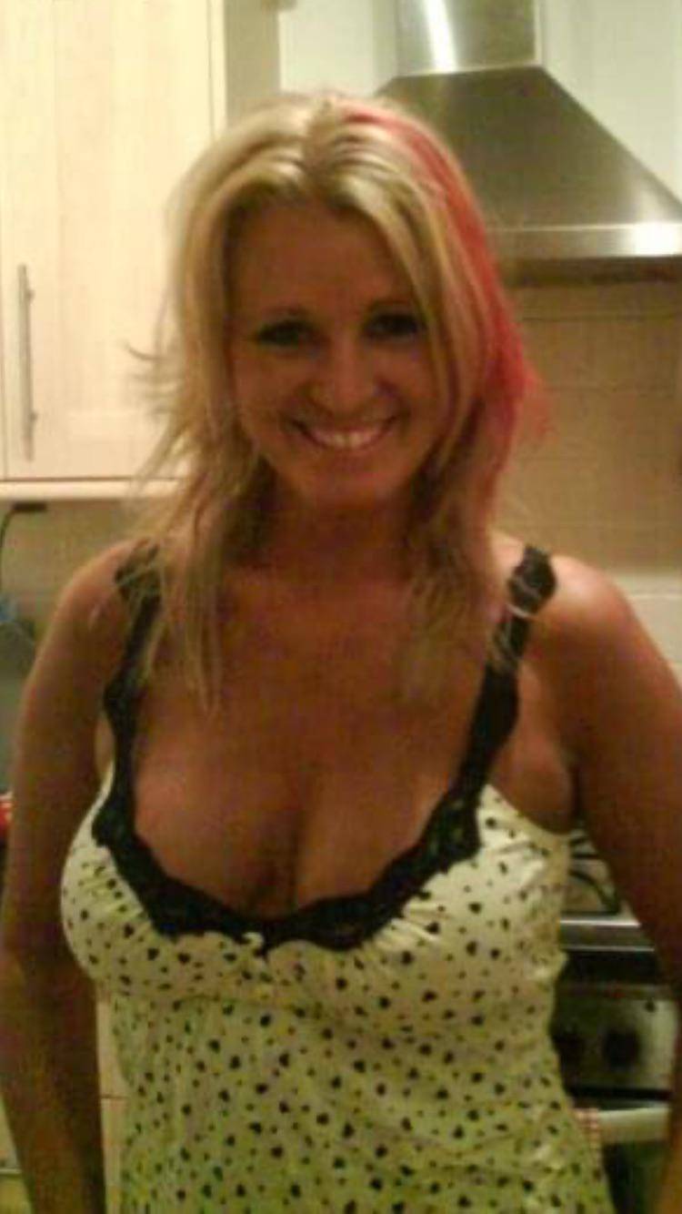 She’s my wife’s work colleague who’s been sending explicit messages to me. Would you? | Scrolller