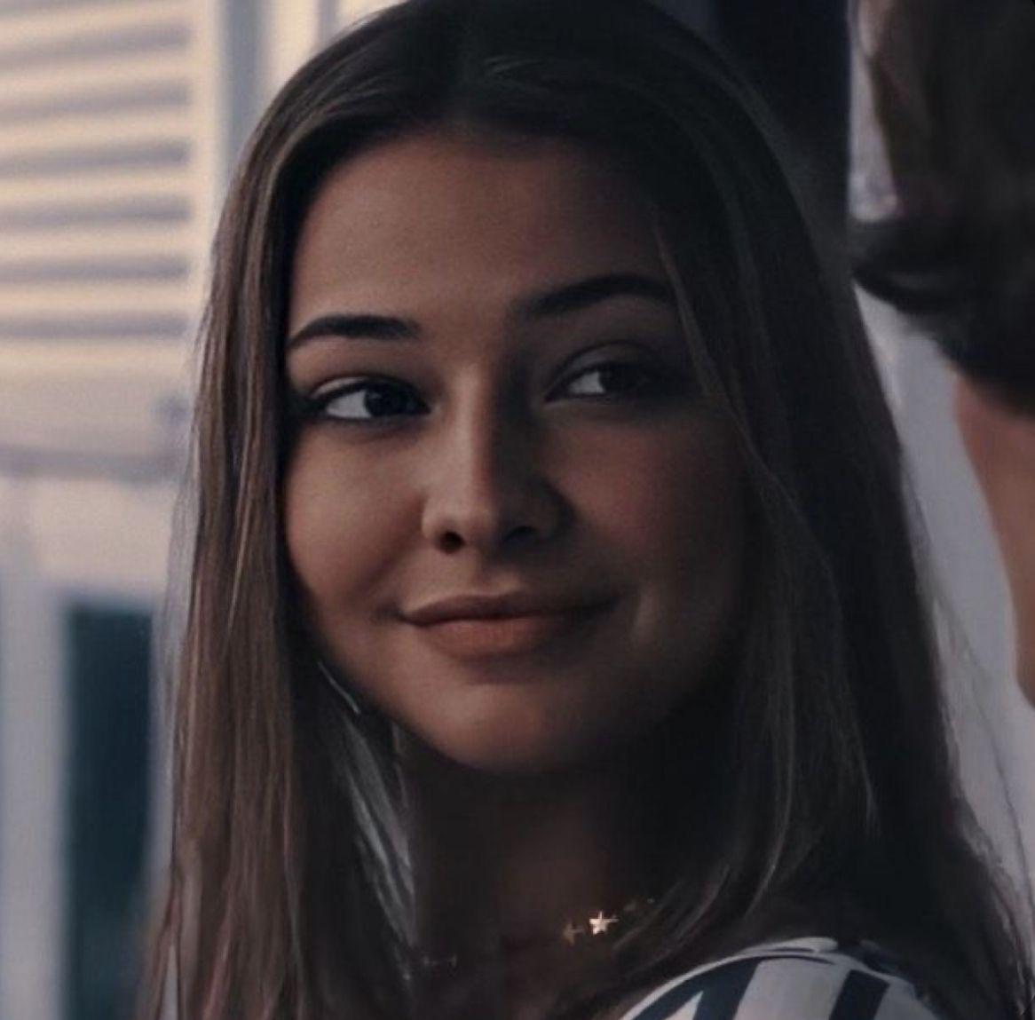 Shes So Cute Scrolller