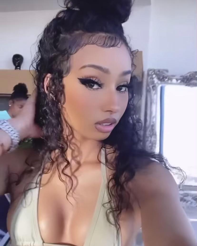 She so fine | Scrolller