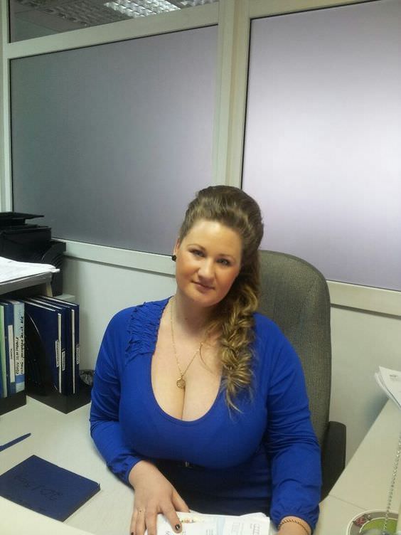 She'd be a distracting co-worker | Scrolller