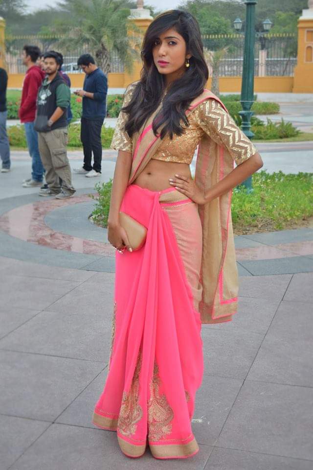 She'd love to read some dirty comments on her. | Scrolller