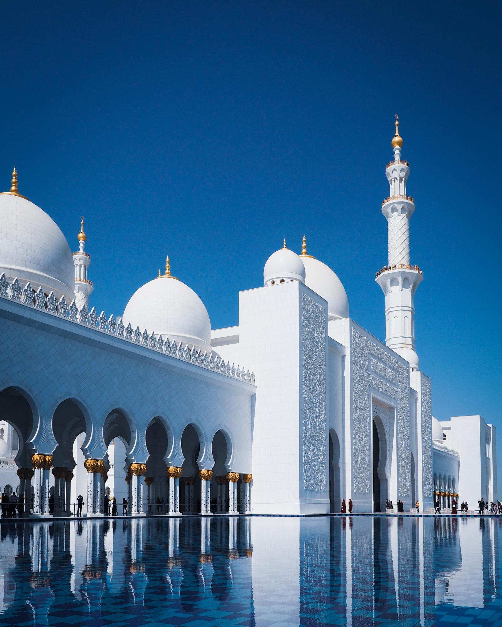 Sheikh Zayed Mosque - Abu Dhabi | Scrolller
