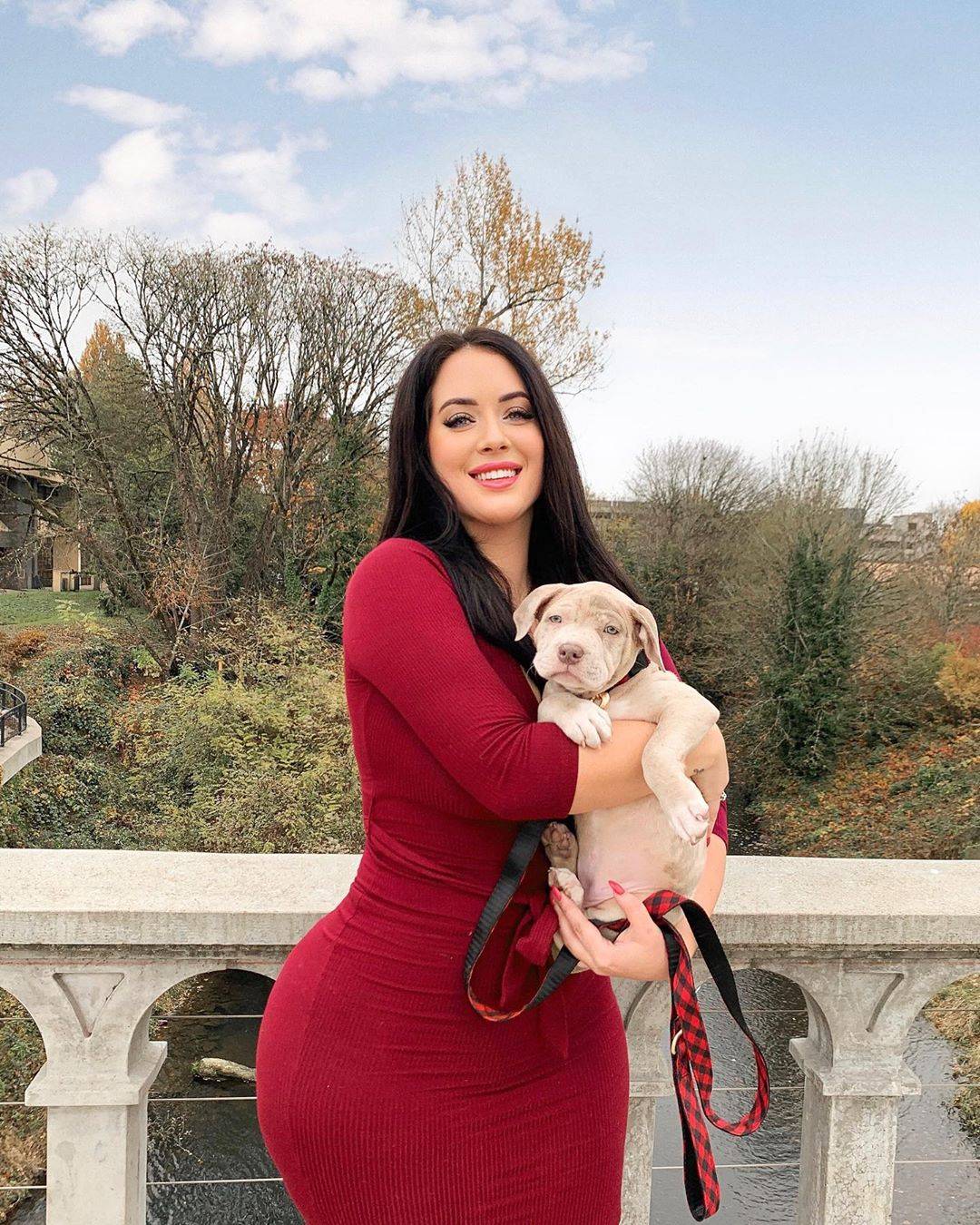 She's got some wide hips | Scrolller