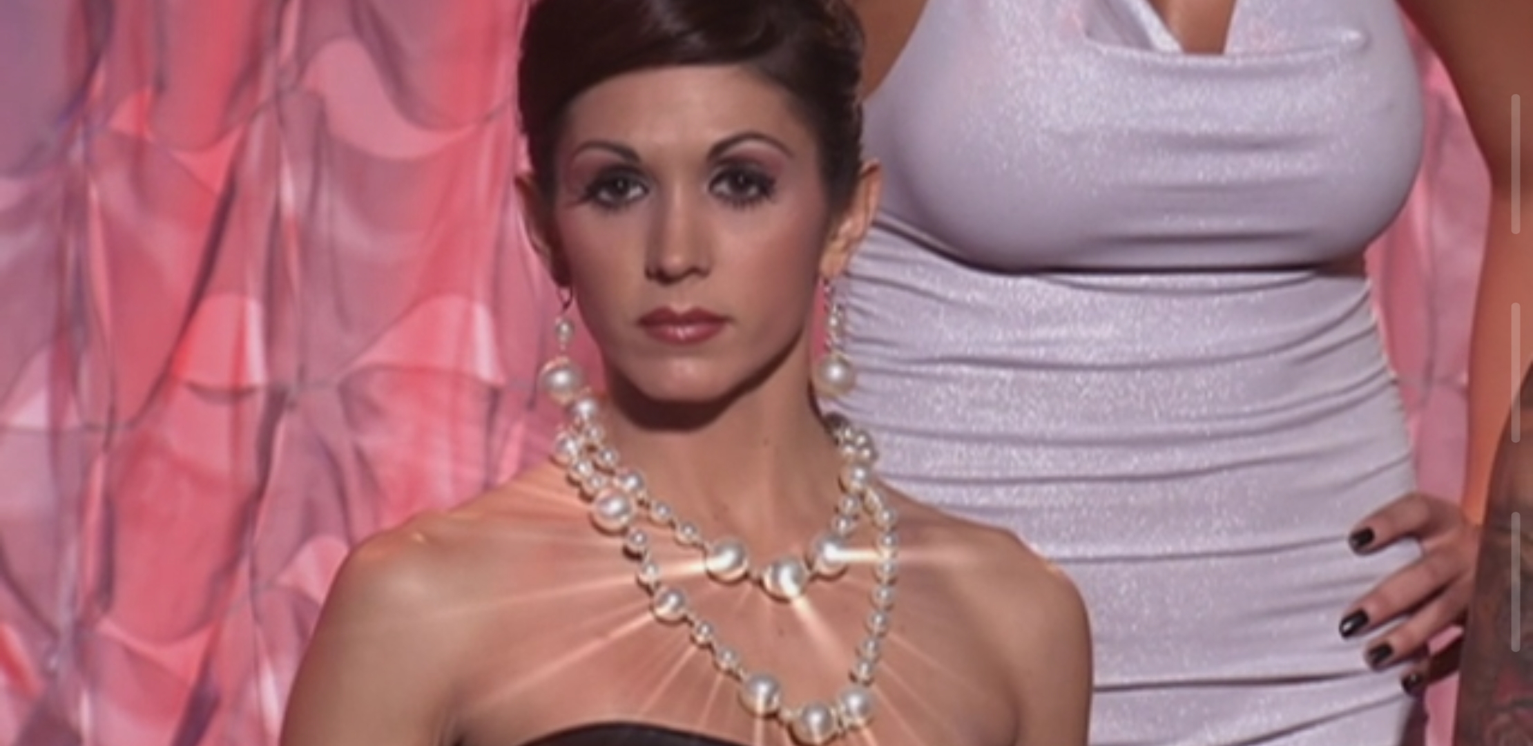 "she's lame, and she's wearing a pearl necklace the size of cincinnati" | Scrolller