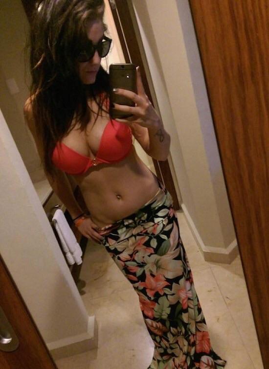 She's probably going to the beach and get burned to a crisp | Scrolller