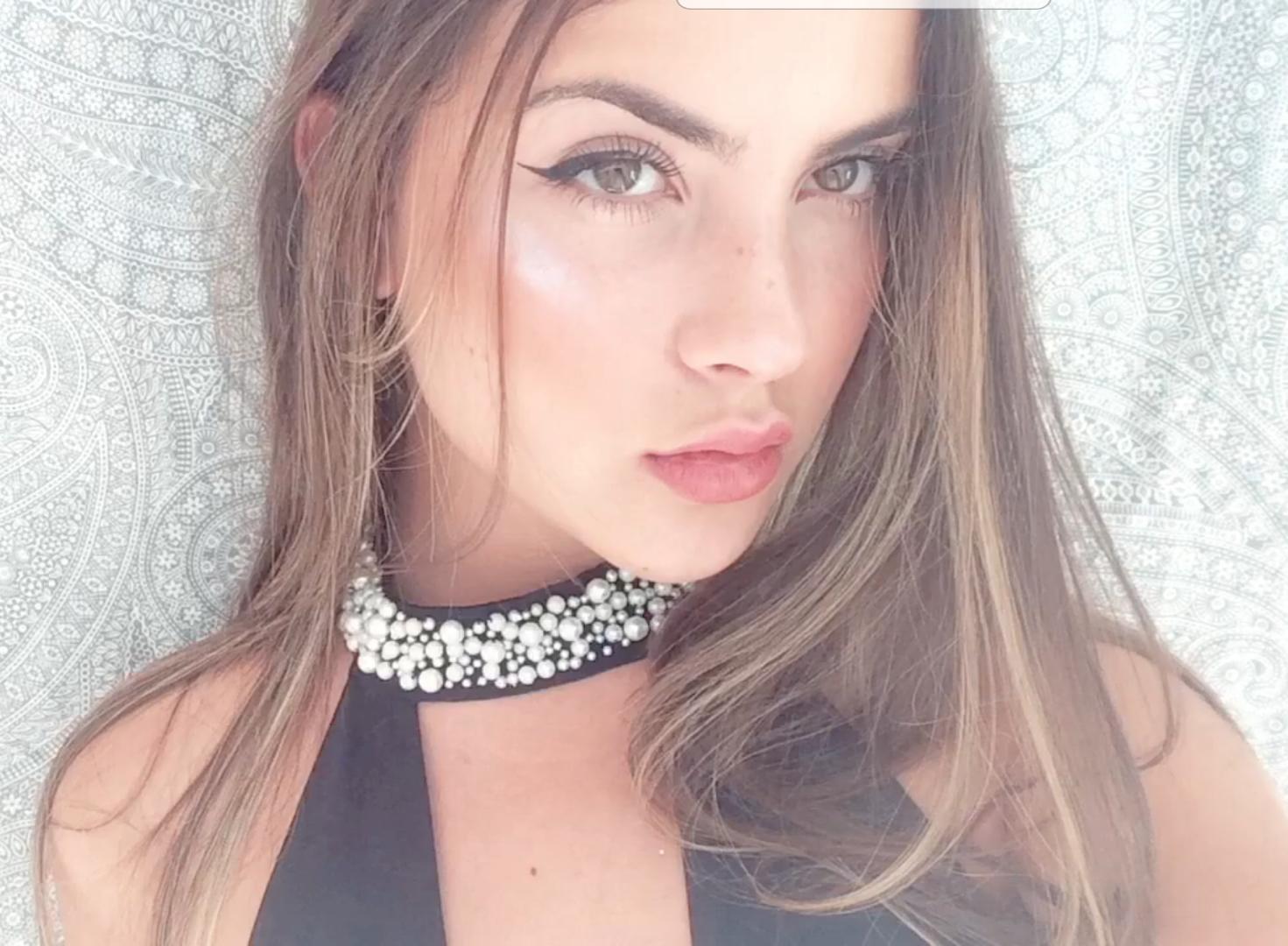 Shes So Beautiful Scrolller