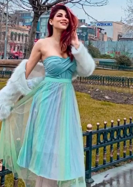 Shivani Singh | Scrolller