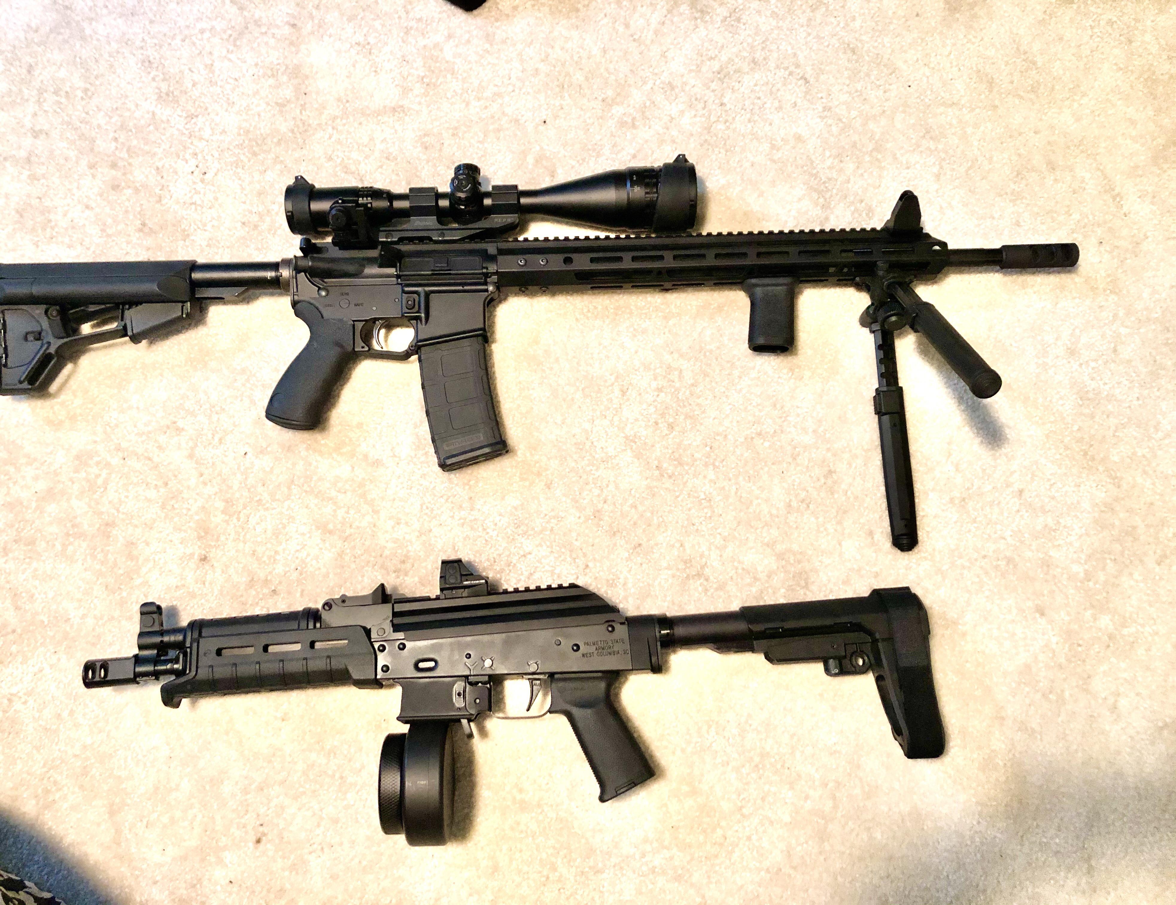 Shoot far away / shoot close.... AR-15 long barrel and ak-v 9mm. Waiting for a new hand guard ...