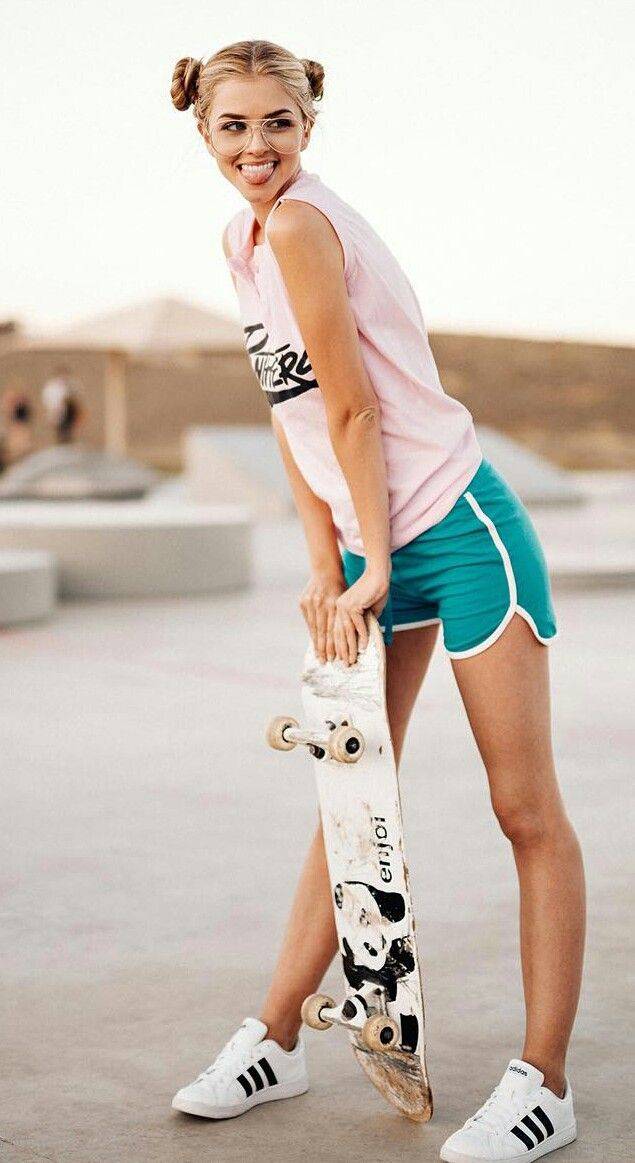 Short shorts + a skateboard | Scrolller