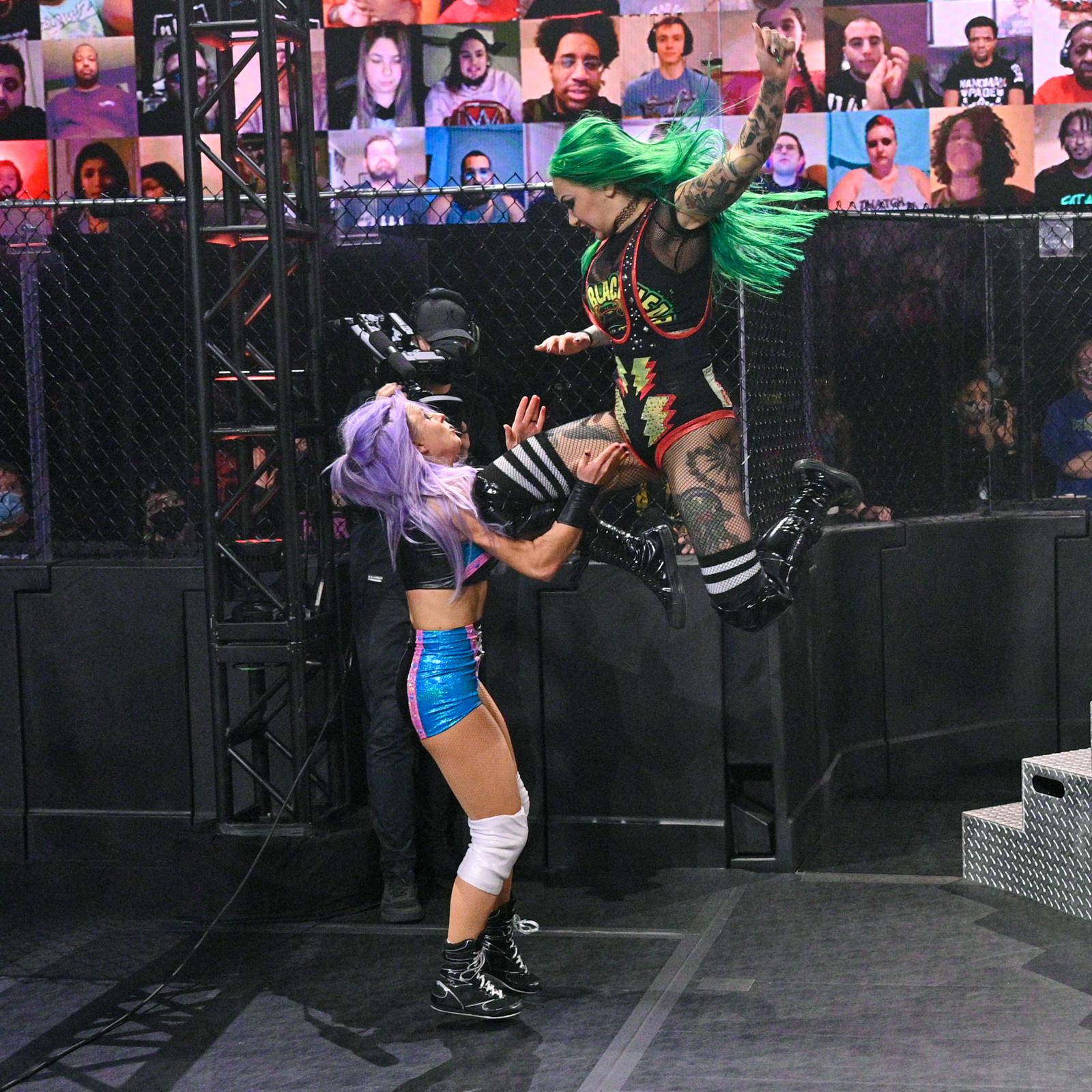 Shotzi's kneeing Candice's face | Scrolller